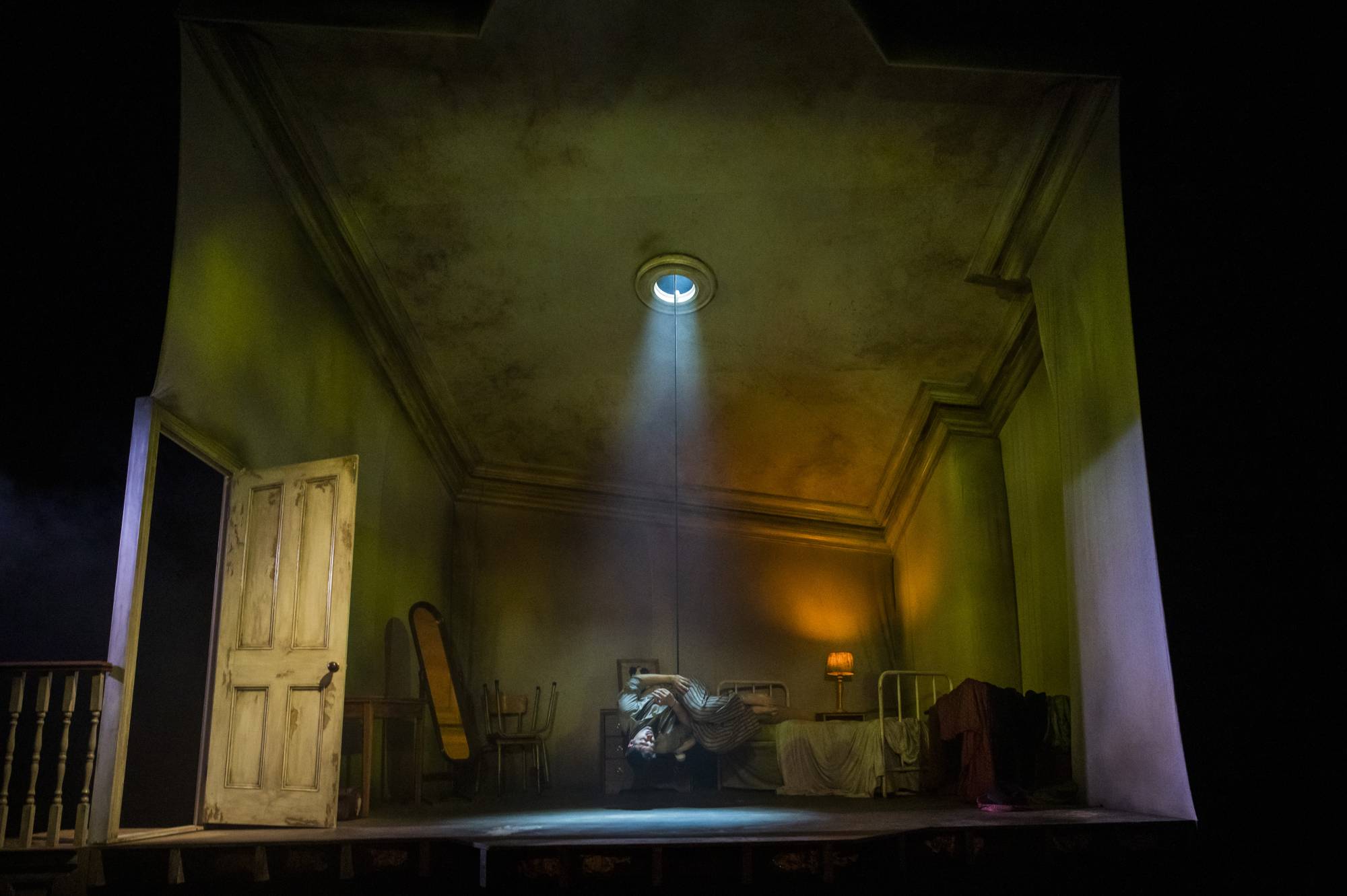 Frantic Assembly - Metamorphosis | What's On | The Lowry